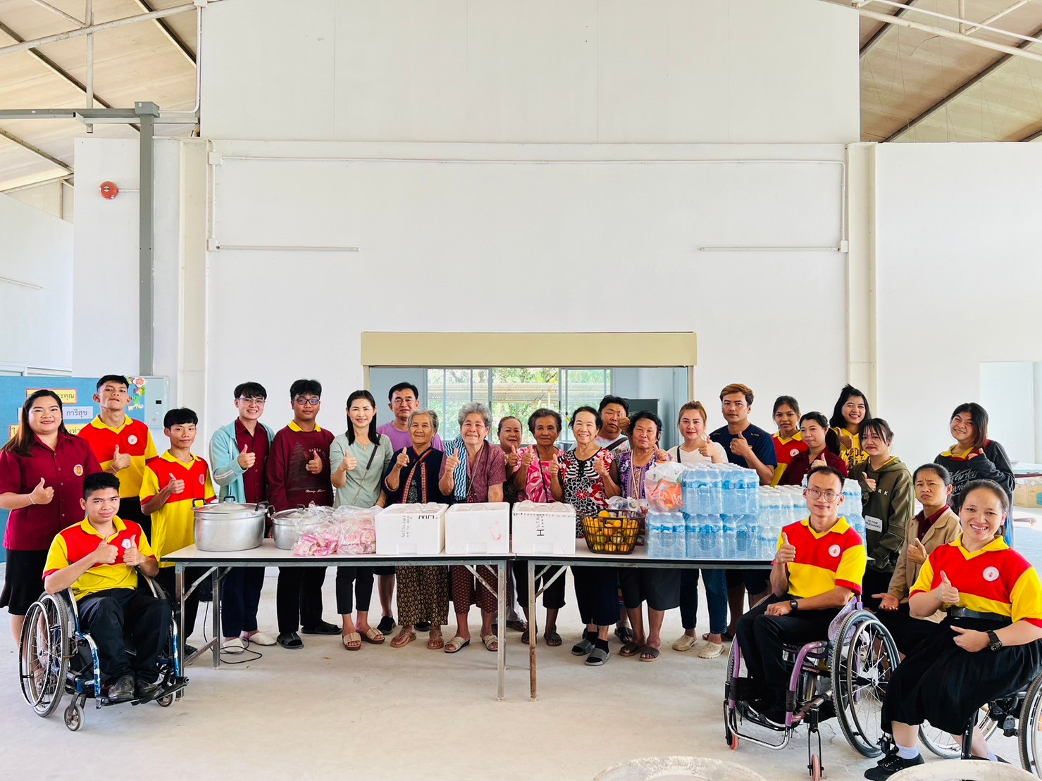 ขอขอบพระคุณ คุณสุดารัตน์ การิสุข ที่เป็นเจ้าภาพเลี้ยงอาหารกลางวัน เมนู ...